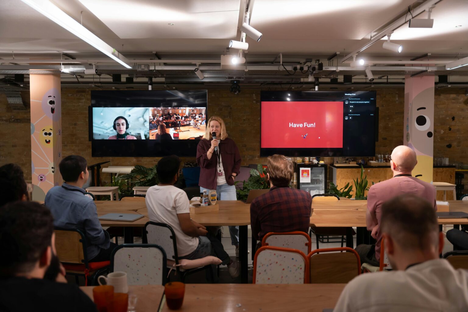 10 Contoh Ice Breaking Seru untuk Moderator Acara Formal – Young On Top